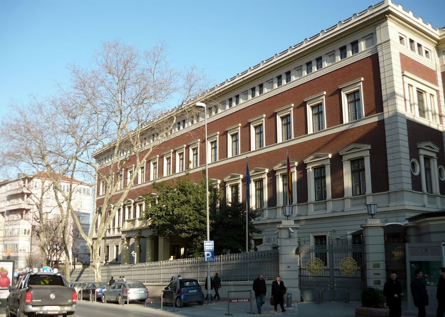 Exceptional Libraries to Visit in Istanbul for Enthusiasts - Pera ...