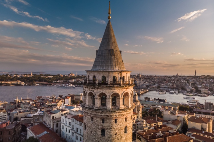 Galata Kulesi'nin Tarihî Hikâyesi - Pera Palace Hotel